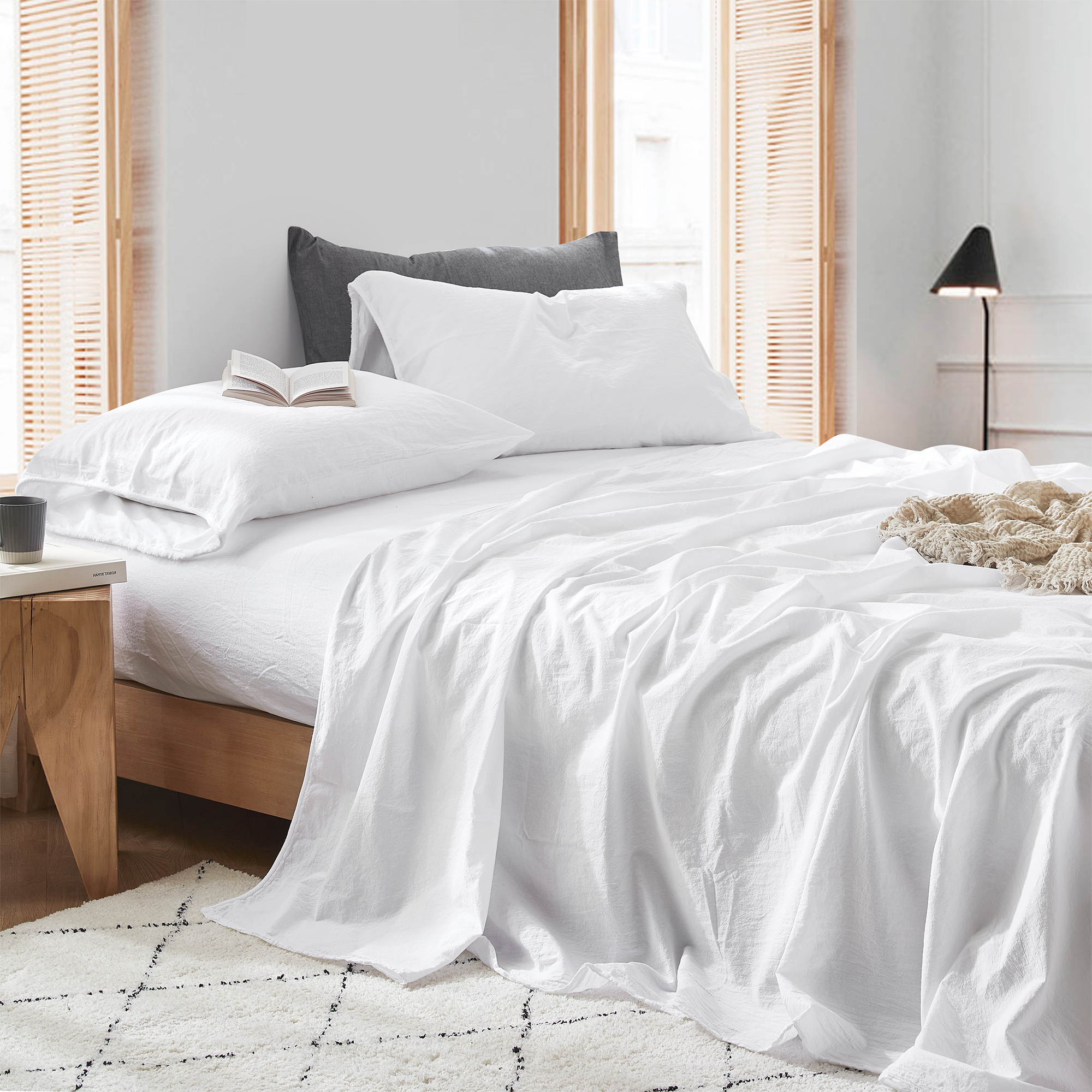 white bedding set queen